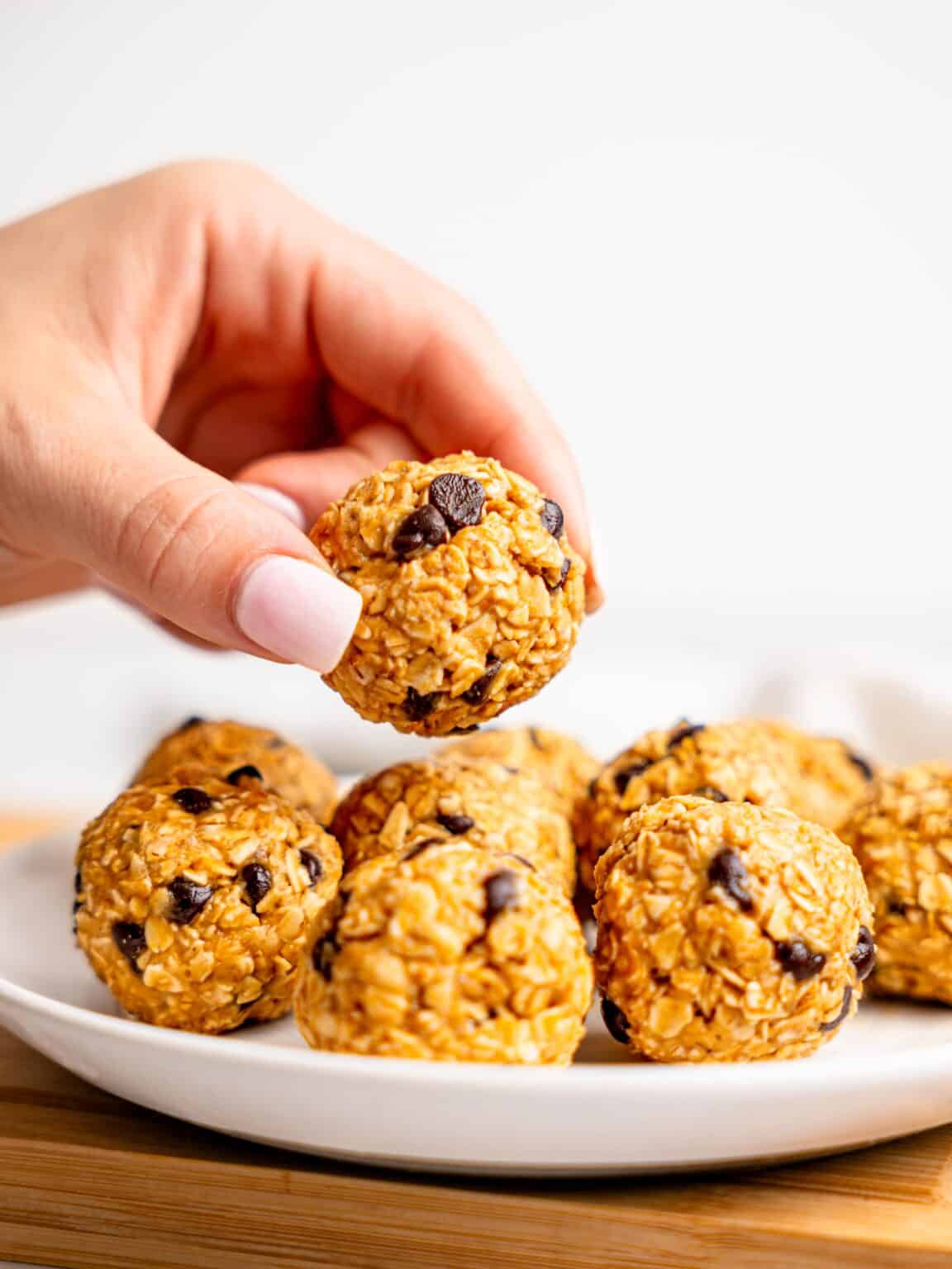 3 Ingredient Peanut Butter Oatmeal Balls (five minute recipe ...