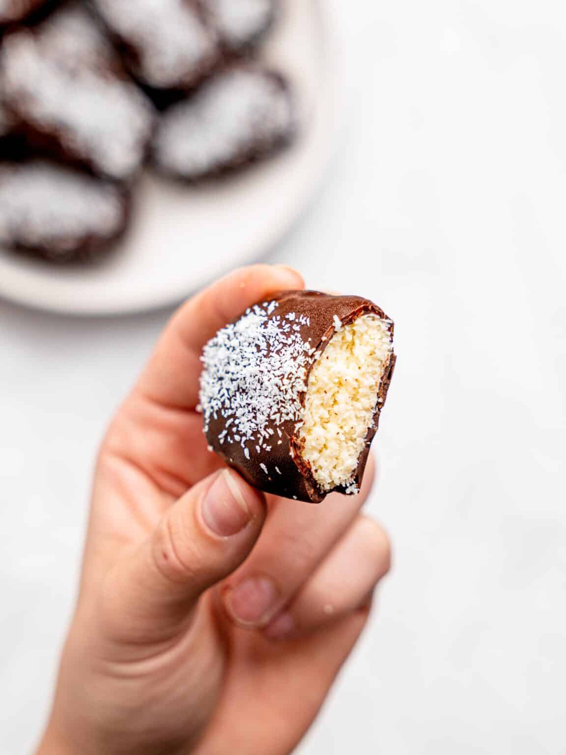 Healthy Dark Chocolate Bounty Recipe (made with just 5 ingredients)