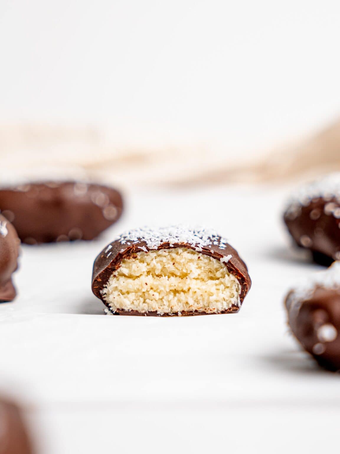 Healthy Dark Chocolate Bounty Recipe (made with just 5 ingredients)