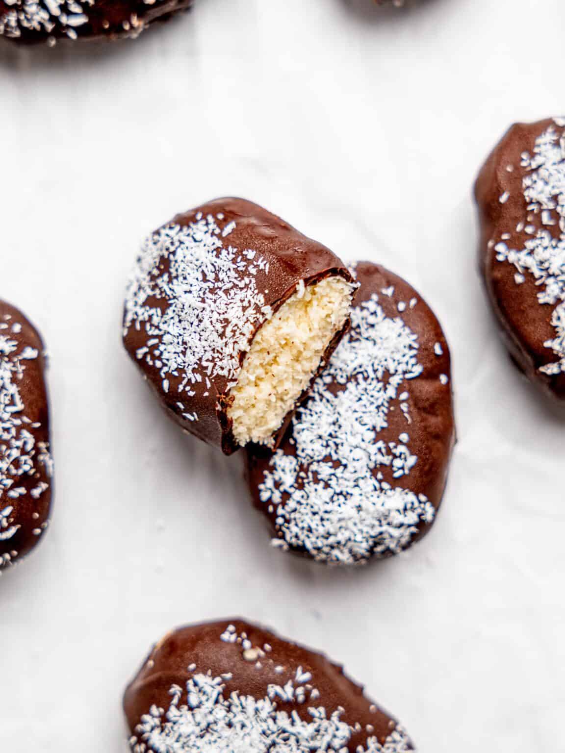 Healthy Dark Chocolate Bounty Recipe (made with just 5 ingredients)