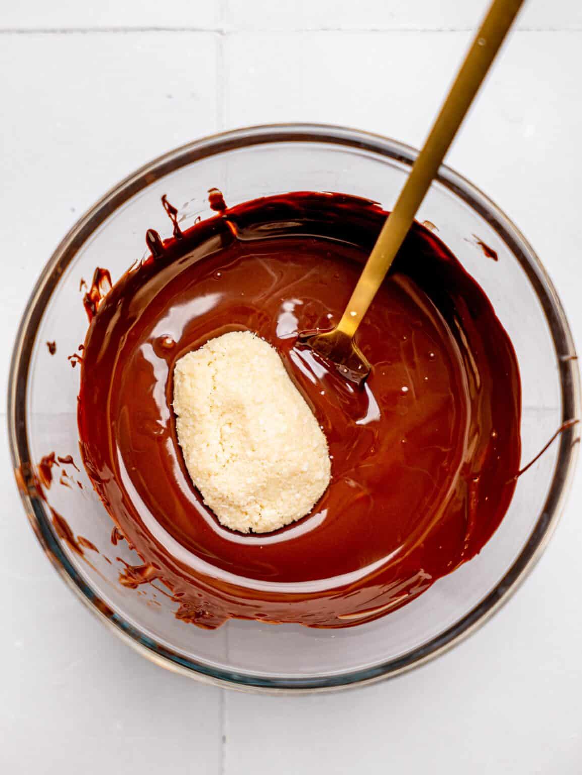 Healthy Dark Chocolate Bounty Recipe (made with just 5 ingredients)