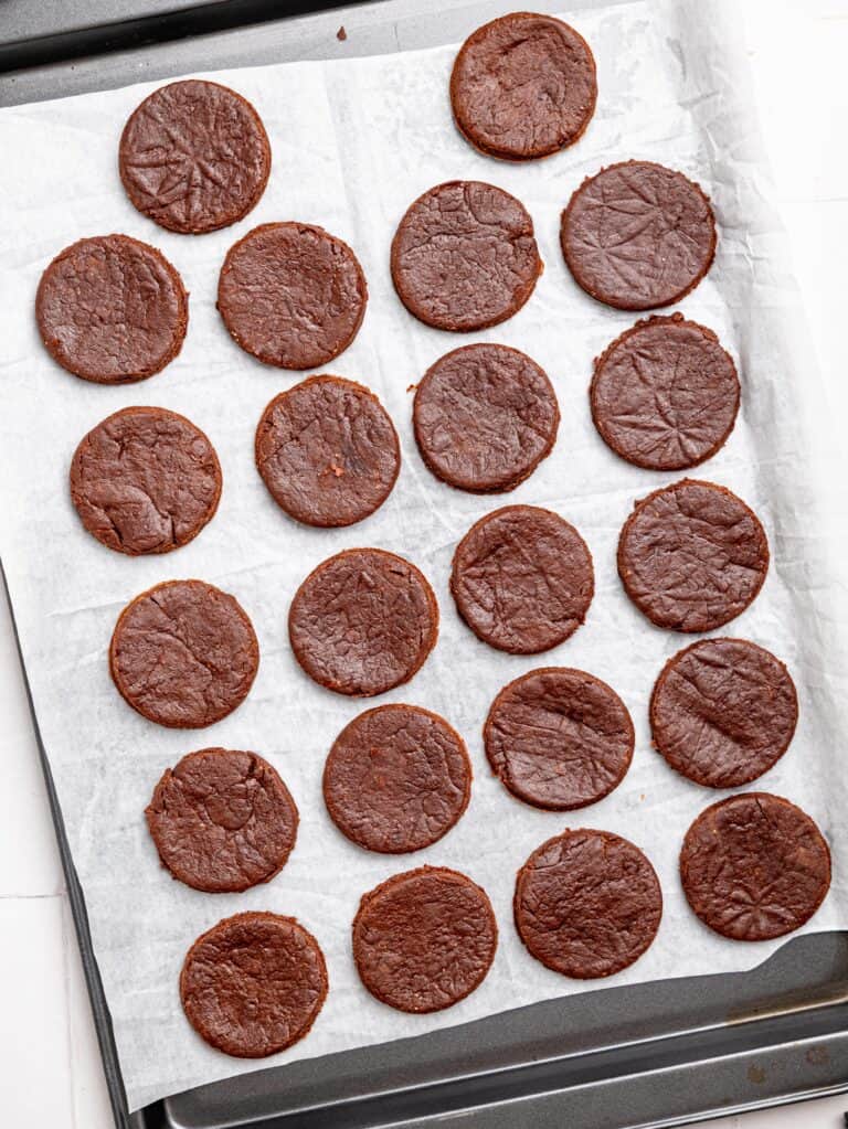 Homemade Healthy Oreos made with just five ingredients