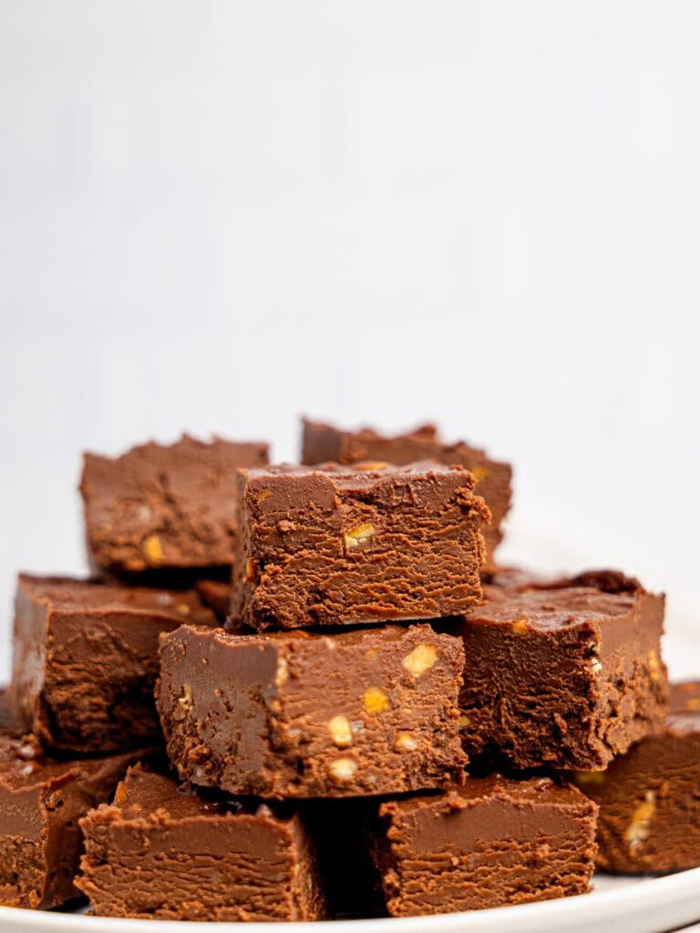 3-Ingredient Chocolate Fudge (secretly healthy!) (secretly healthy!)